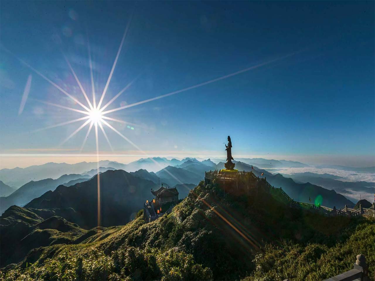 Fansipan Peak Trekking 1 Day Tour | Fansipan Trekking
